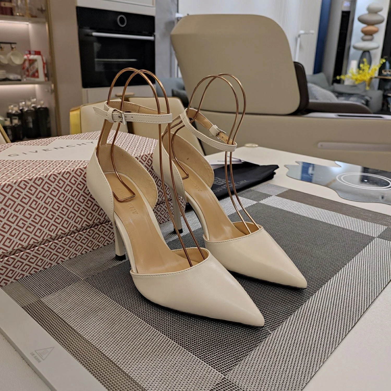 High accuracy Givenchy Sandals