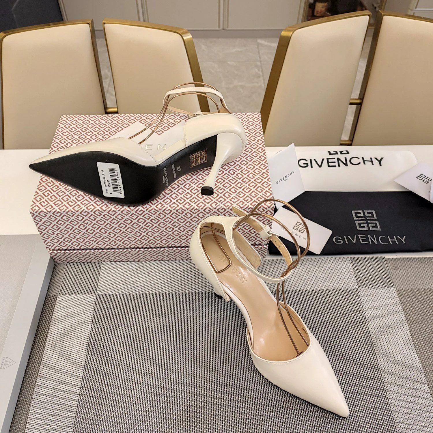 High accuracy Givenchy Sandals