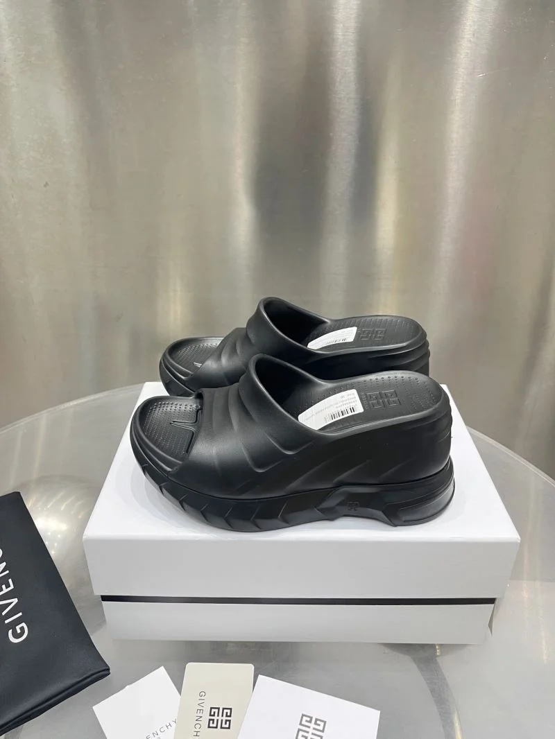 Accurate model Givenchy Sandals