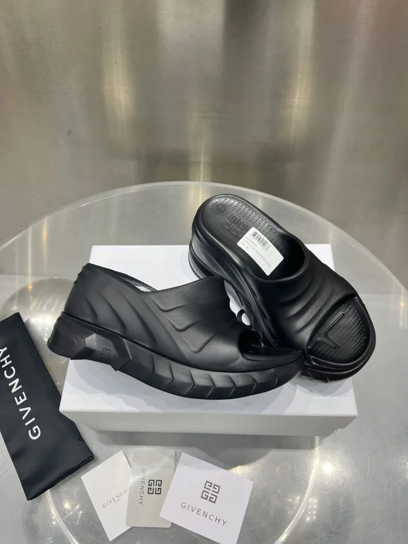 Accurate model Givenchy Sandals