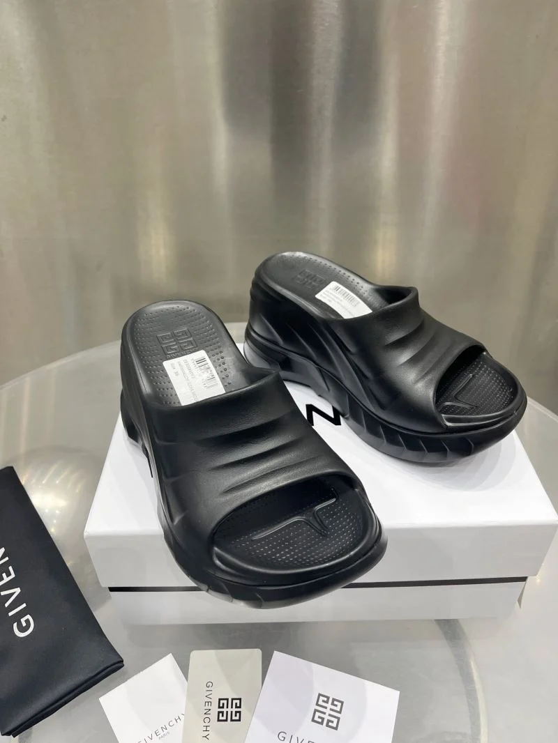 Accurate model Givenchy Sandals