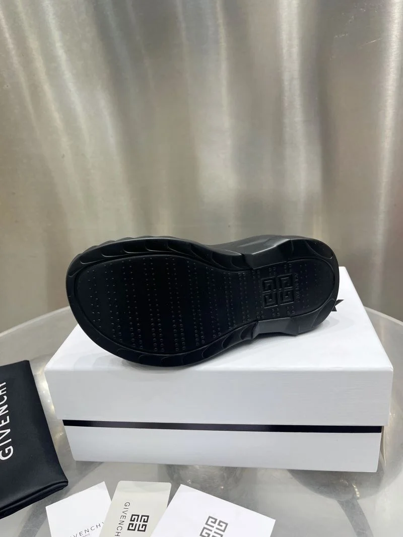 Accurate model Givenchy Sandals