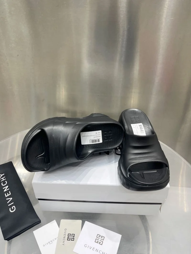 Accurate model Givenchy Sandals