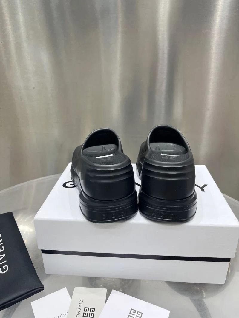 Accurate model Givenchy Sandals