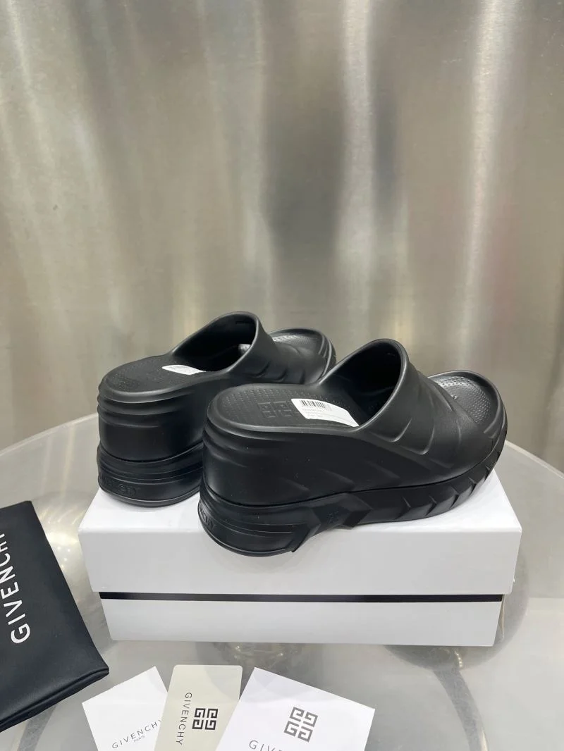 Accurate model Givenchy Sandals