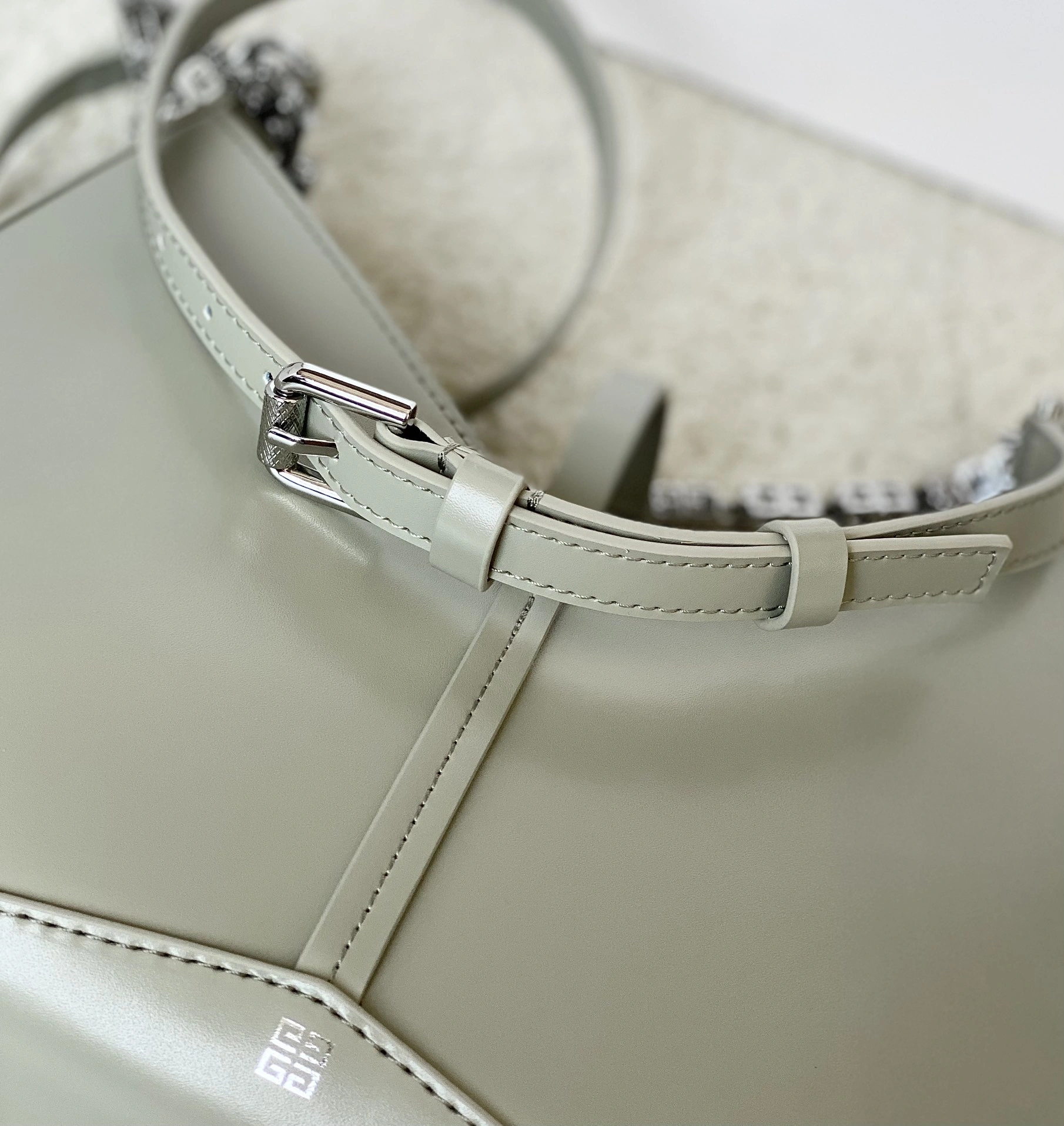 Factory-made Givenchy Satchel Bags