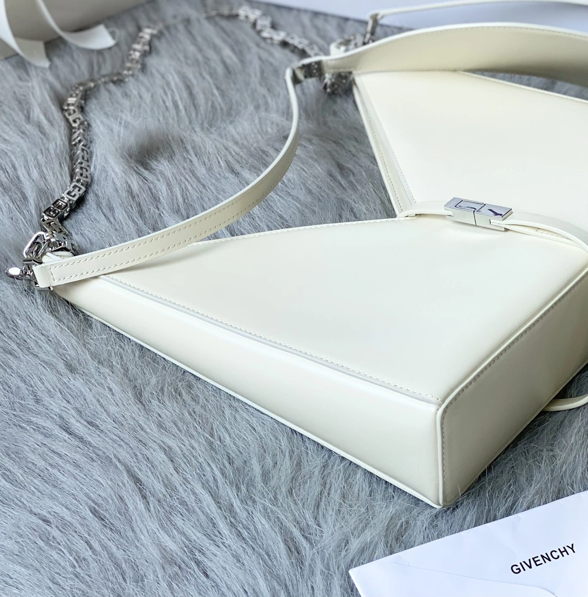 Factory-made Givenchy Satchel Bags