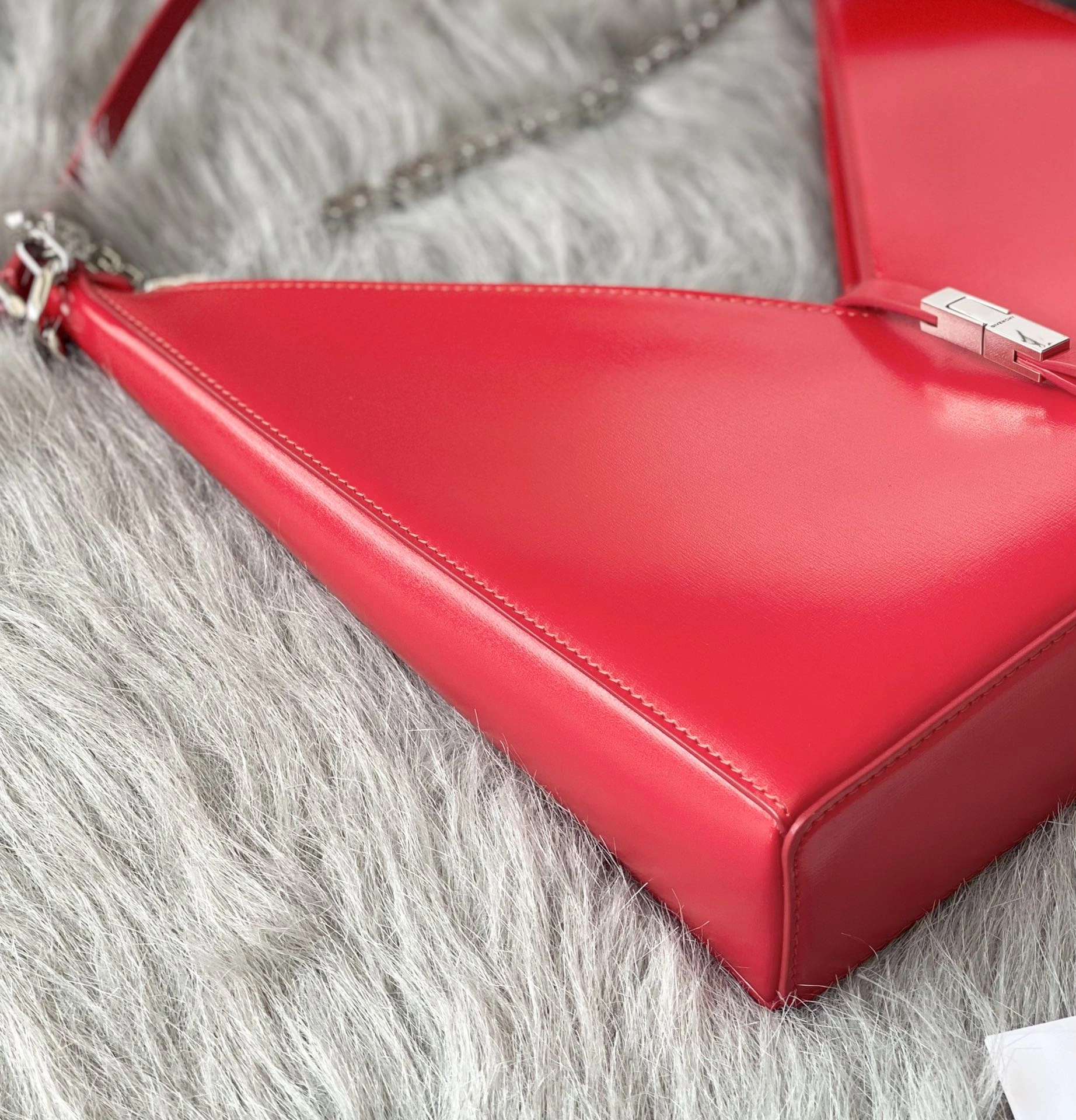 Bargain Givenchy Satchel Bags