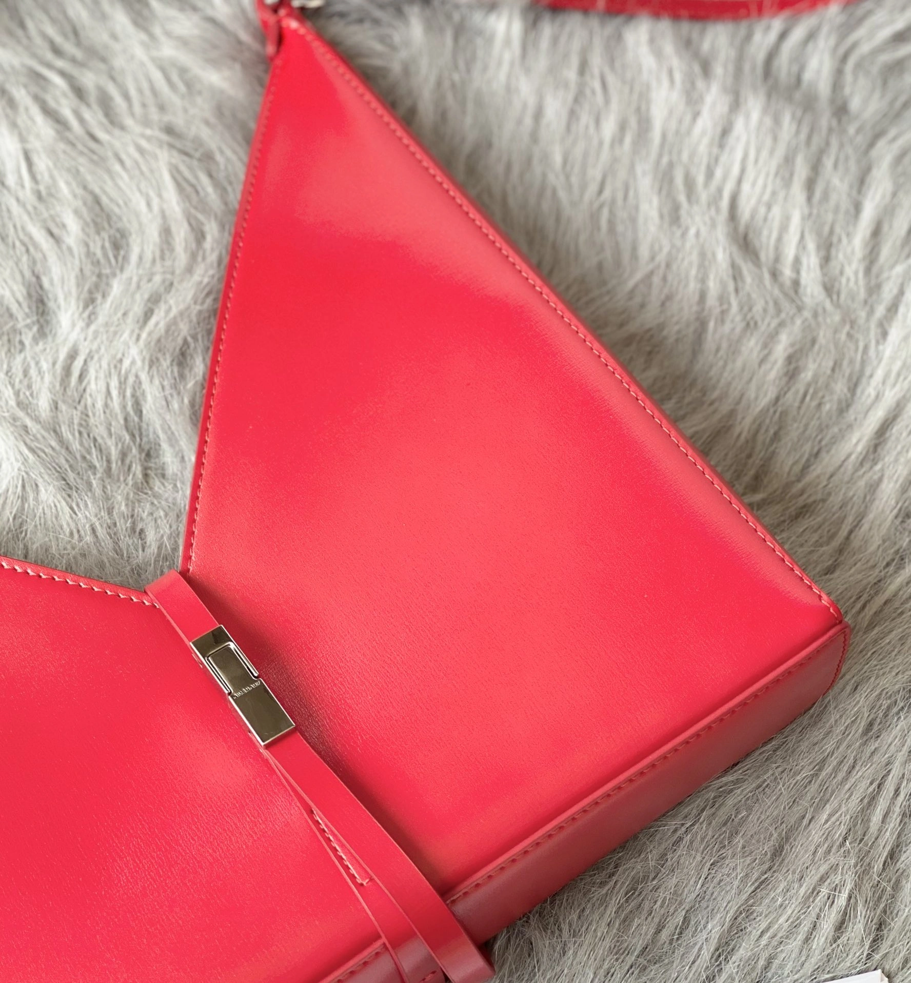 Bargain Givenchy Satchel Bags