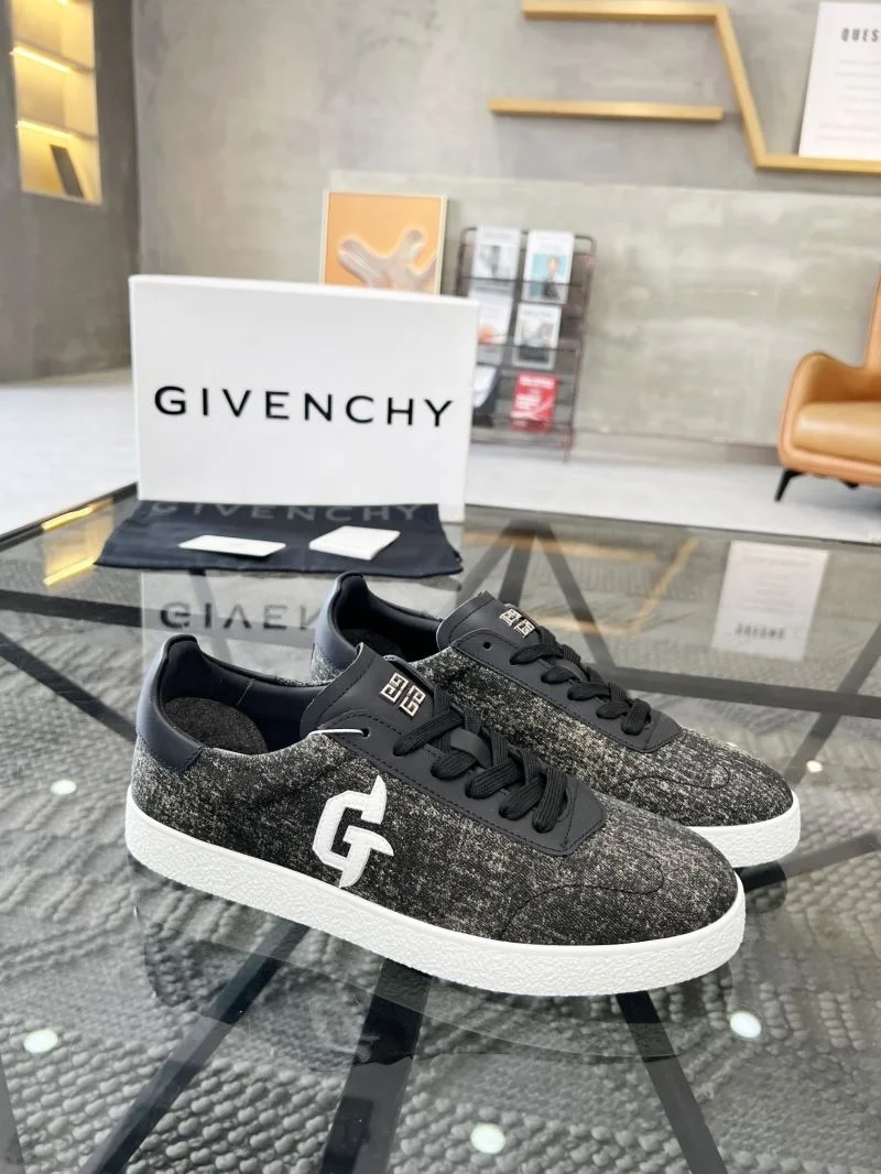 Accurate model Givenchy Shoes