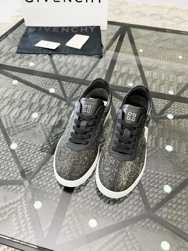 Accurate model Givenchy Shoes