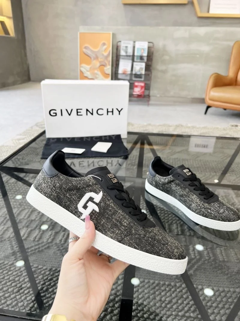 Accurate model Givenchy Shoes