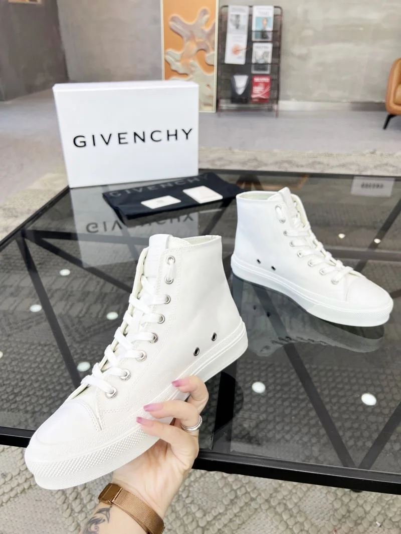 Accurate model Givenchy Shoes