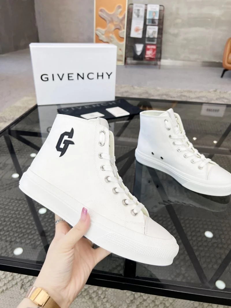 Accurate model Givenchy Shoes