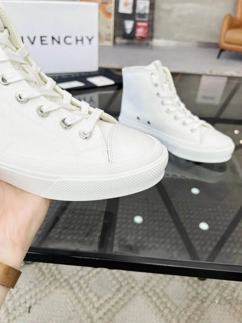 Accurate model Givenchy Shoes
