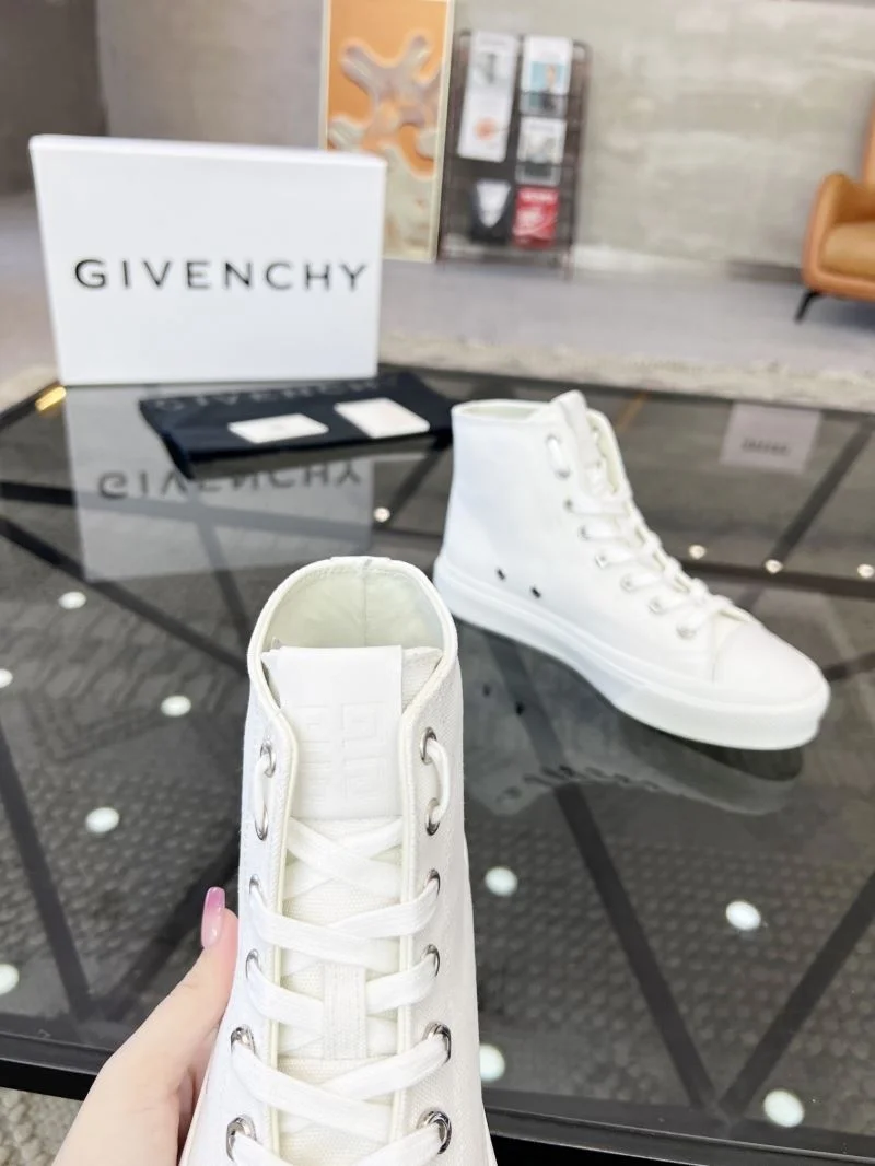 Accurate model Givenchy Shoes