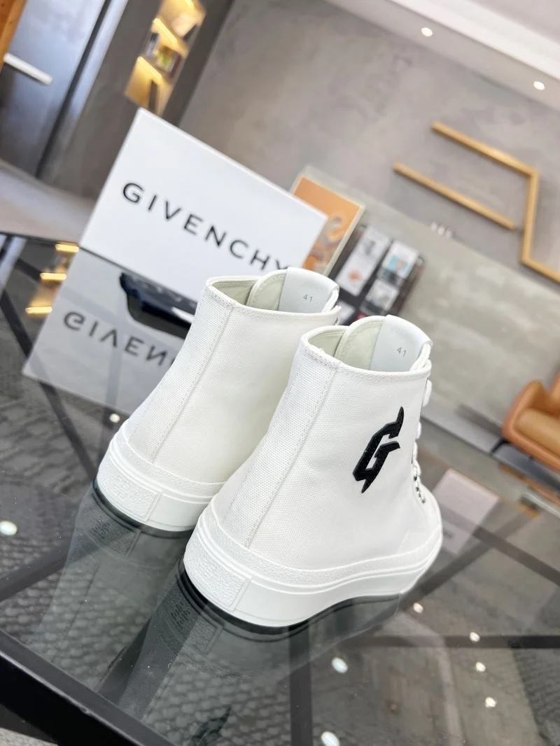 Accurate model Givenchy Shoes