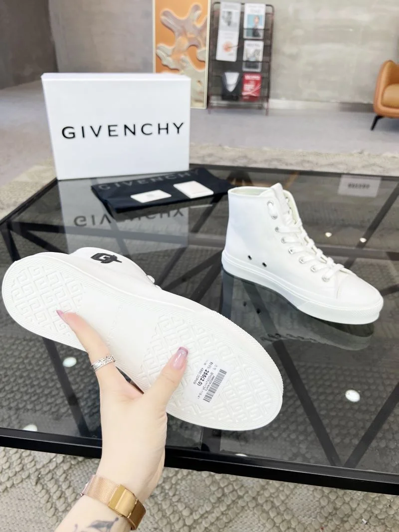 Accurate model Givenchy Shoes