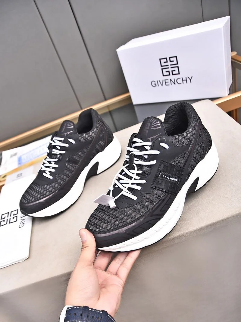 Accurate model Givenchy Shoes