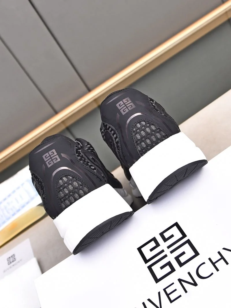 Accurate model Givenchy Shoes