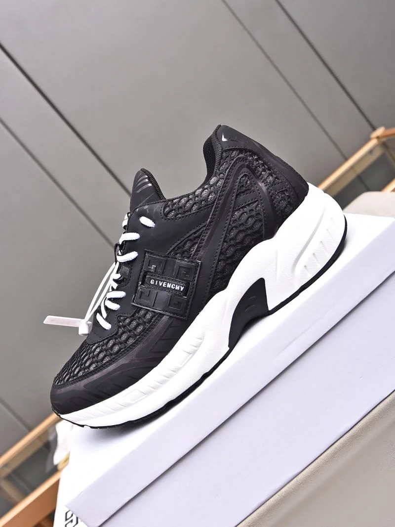 Accurate model Givenchy Shoes