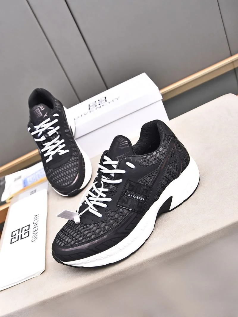 Accurate model Givenchy Shoes
