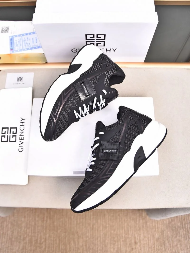 Accurate model Givenchy Shoes