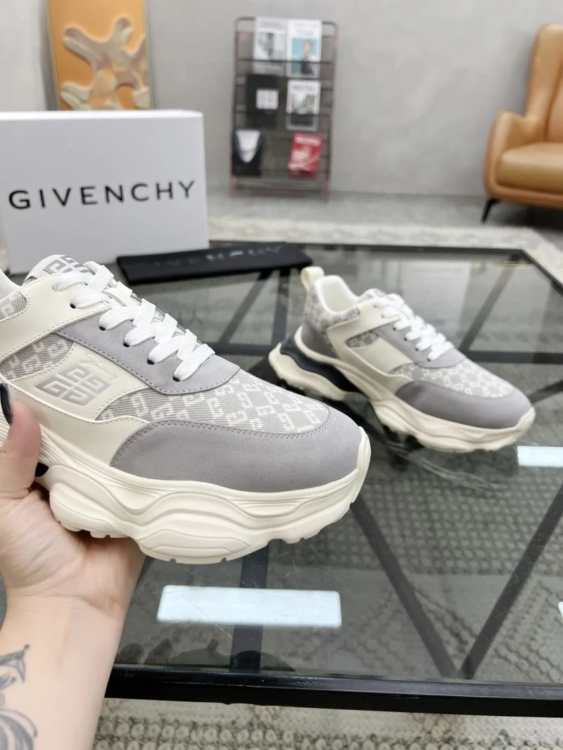 Accurate model Givenchy Shoes