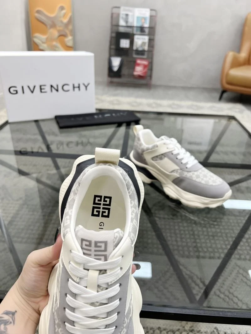 Accurate model Givenchy Shoes