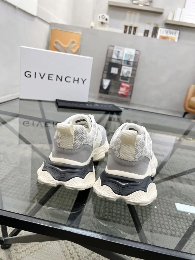 Accurate model Givenchy Shoes