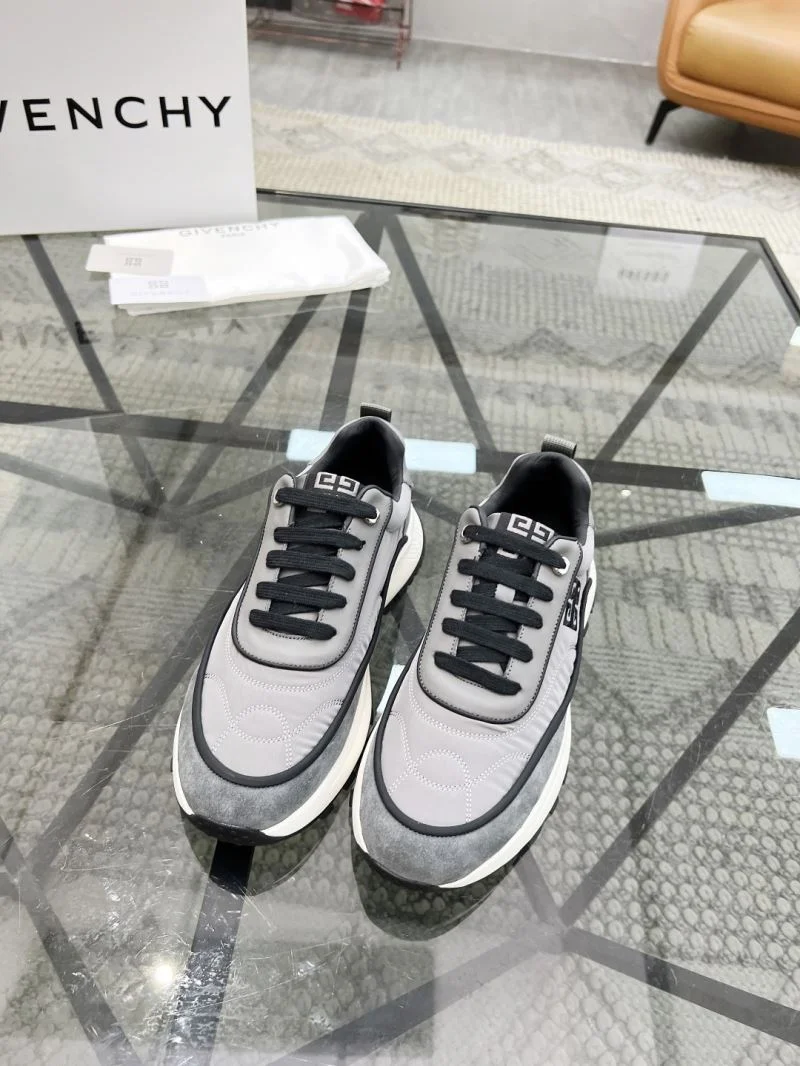Accurate model Givenchy Shoes