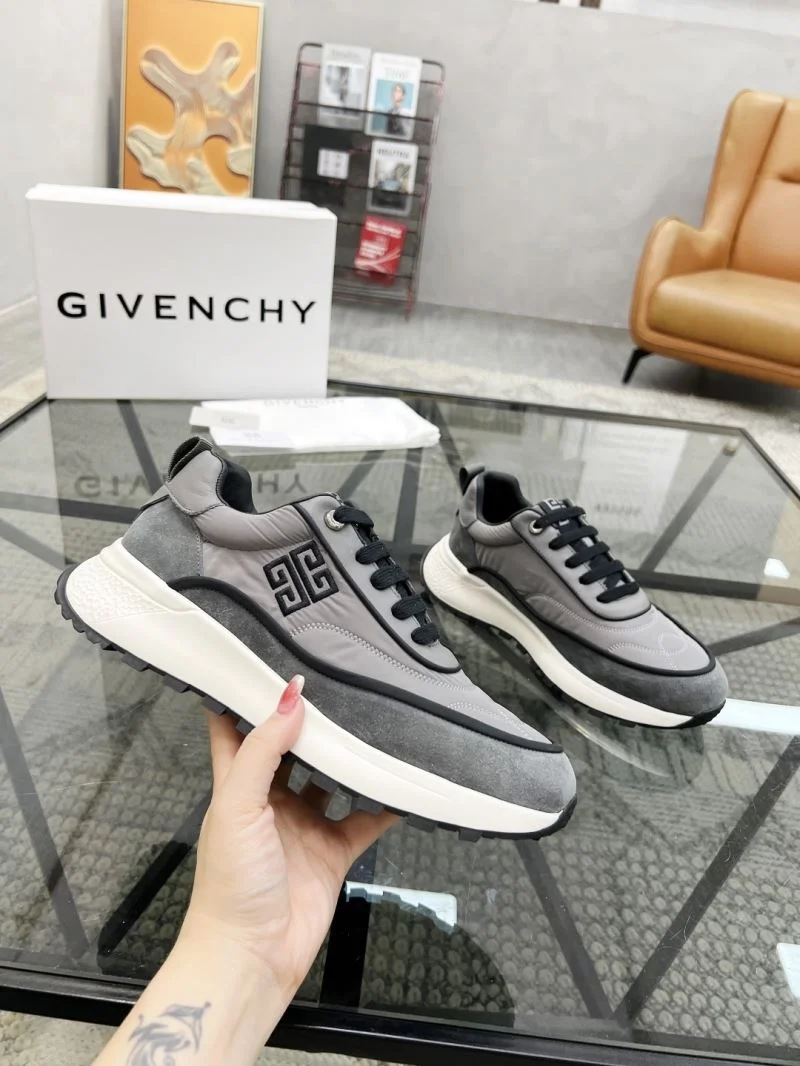 Accurate model Givenchy Shoes