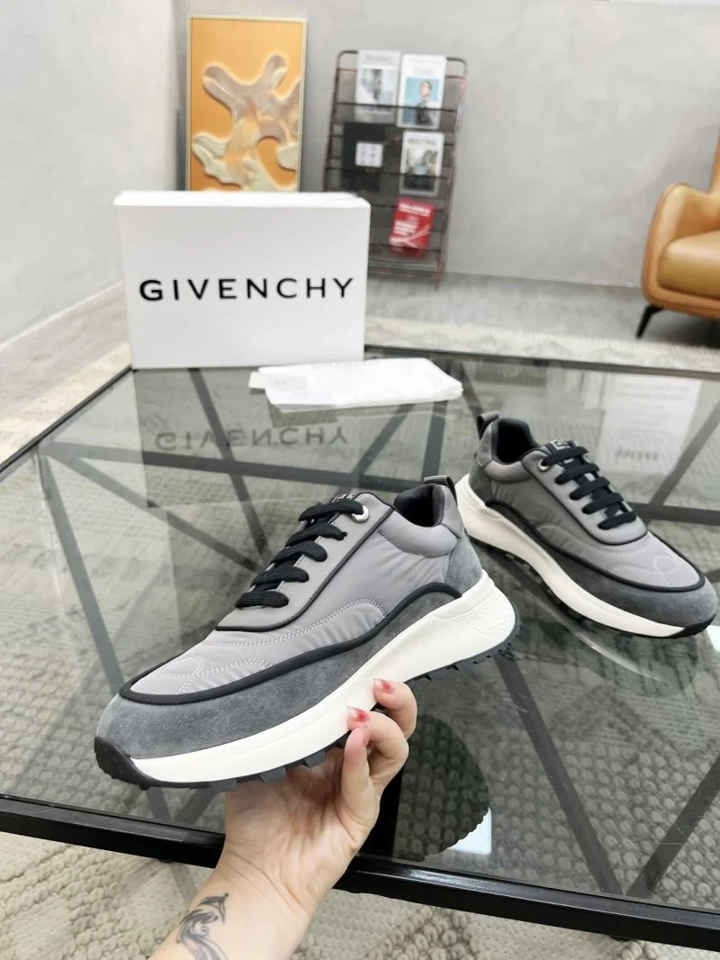 Accurate model Givenchy Shoes
