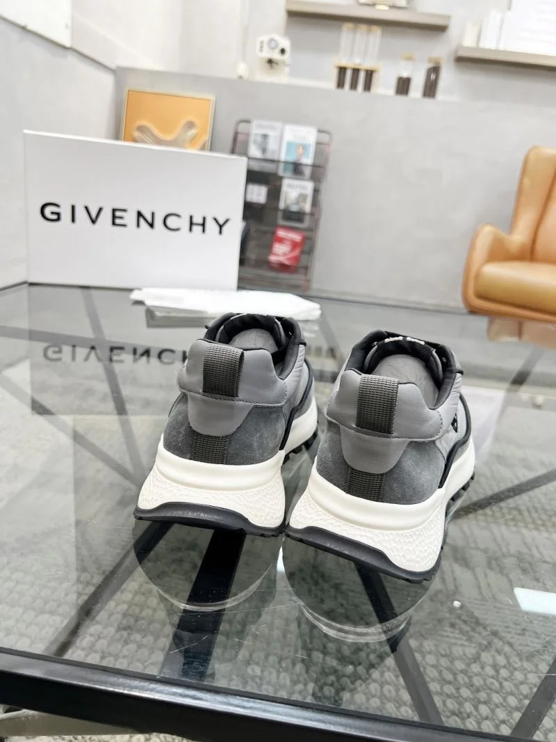 Accurate model Givenchy Shoes