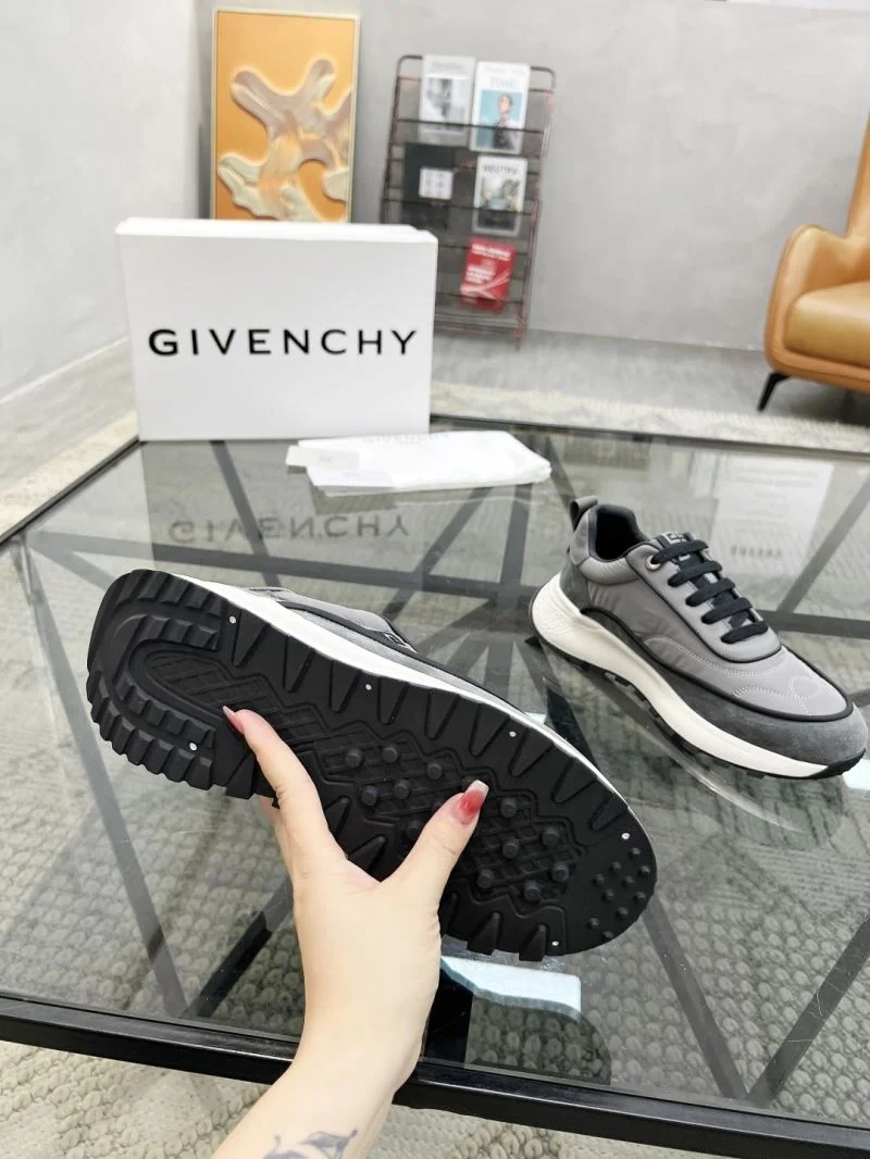 Accurate model Givenchy Shoes