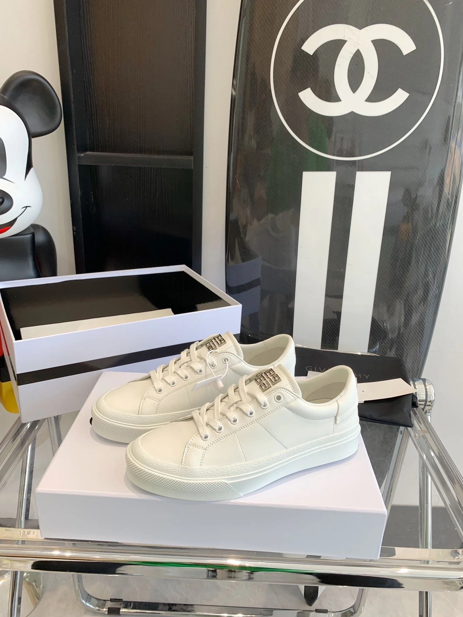 Accurate model Givenchy Shoes