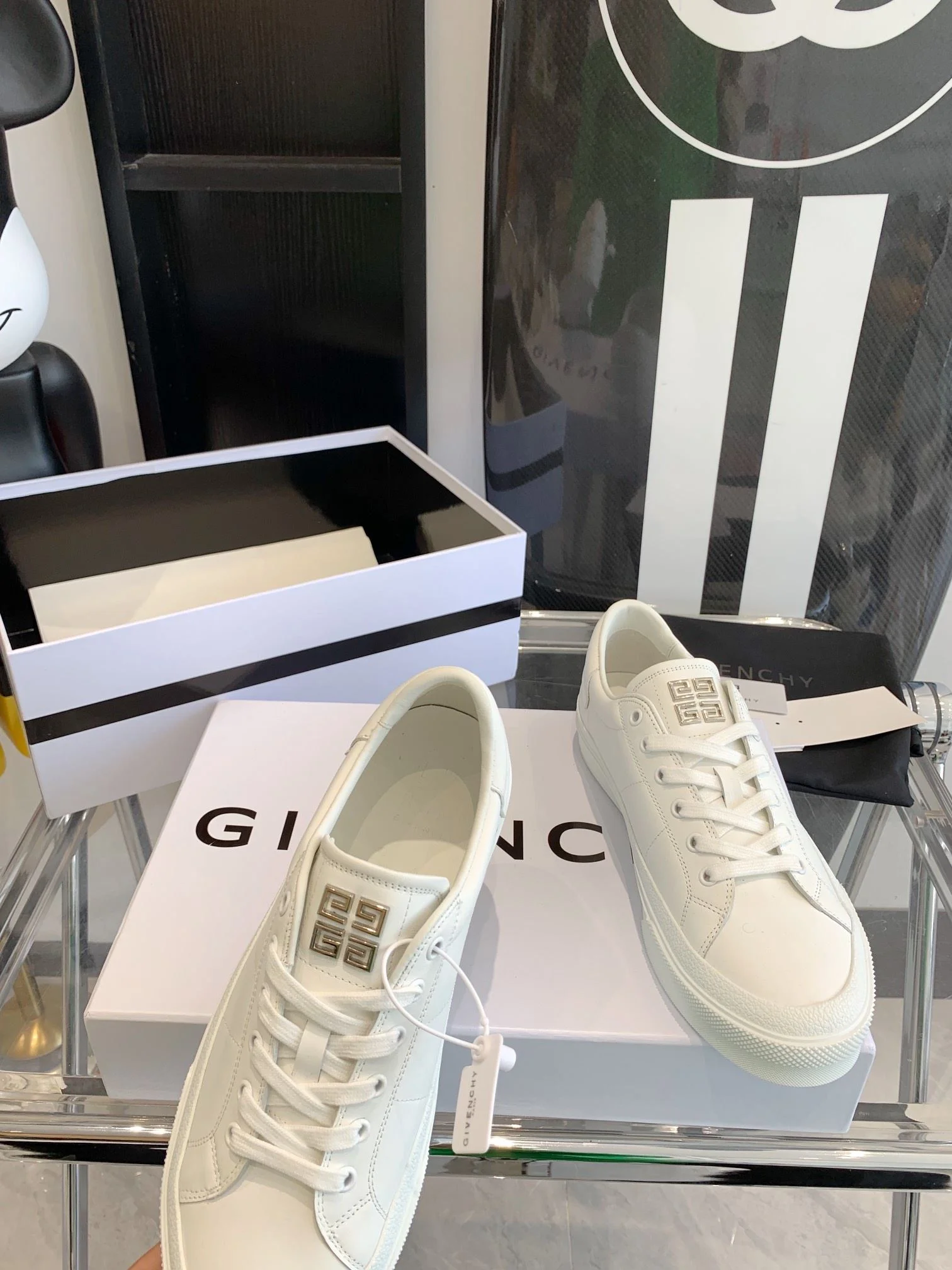 Accurate model Givenchy Shoes