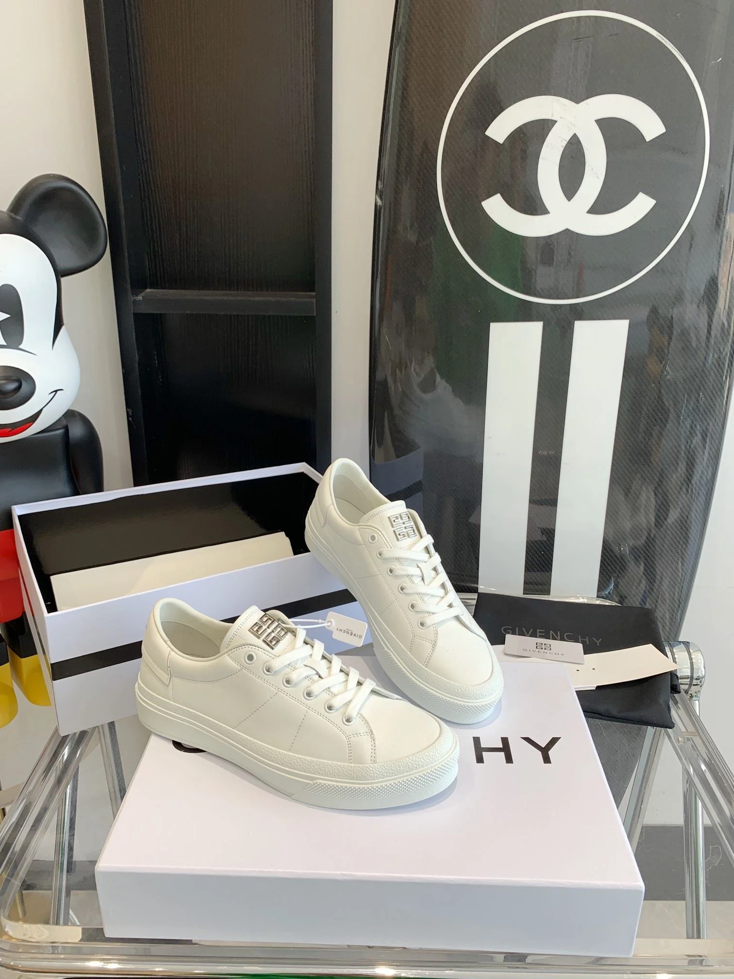 Accurate model Givenchy Shoes