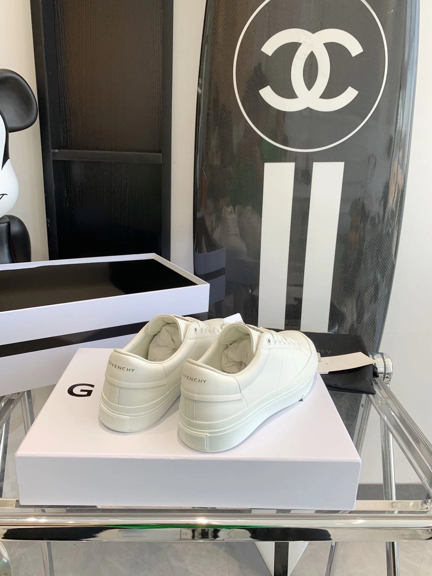 Accurate model Givenchy Shoes