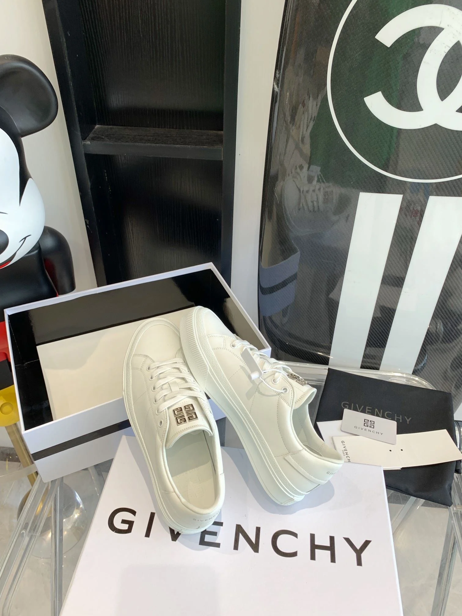 Accurate model Givenchy Shoes
