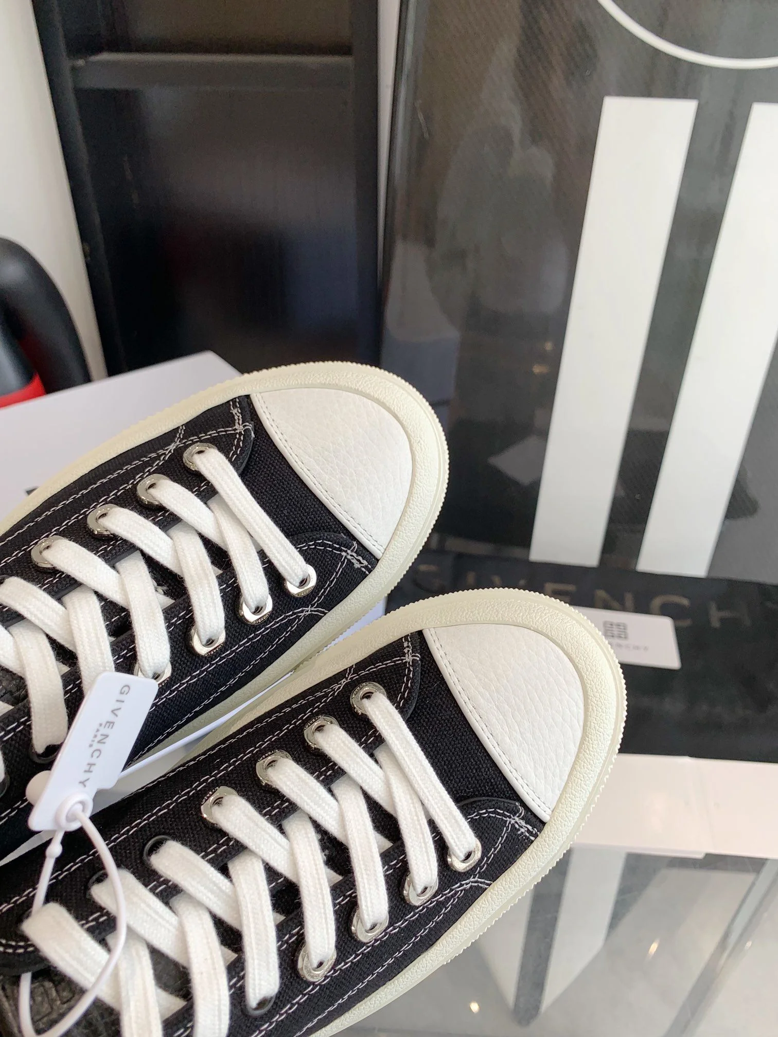 Top mirror Givenchy Shoes