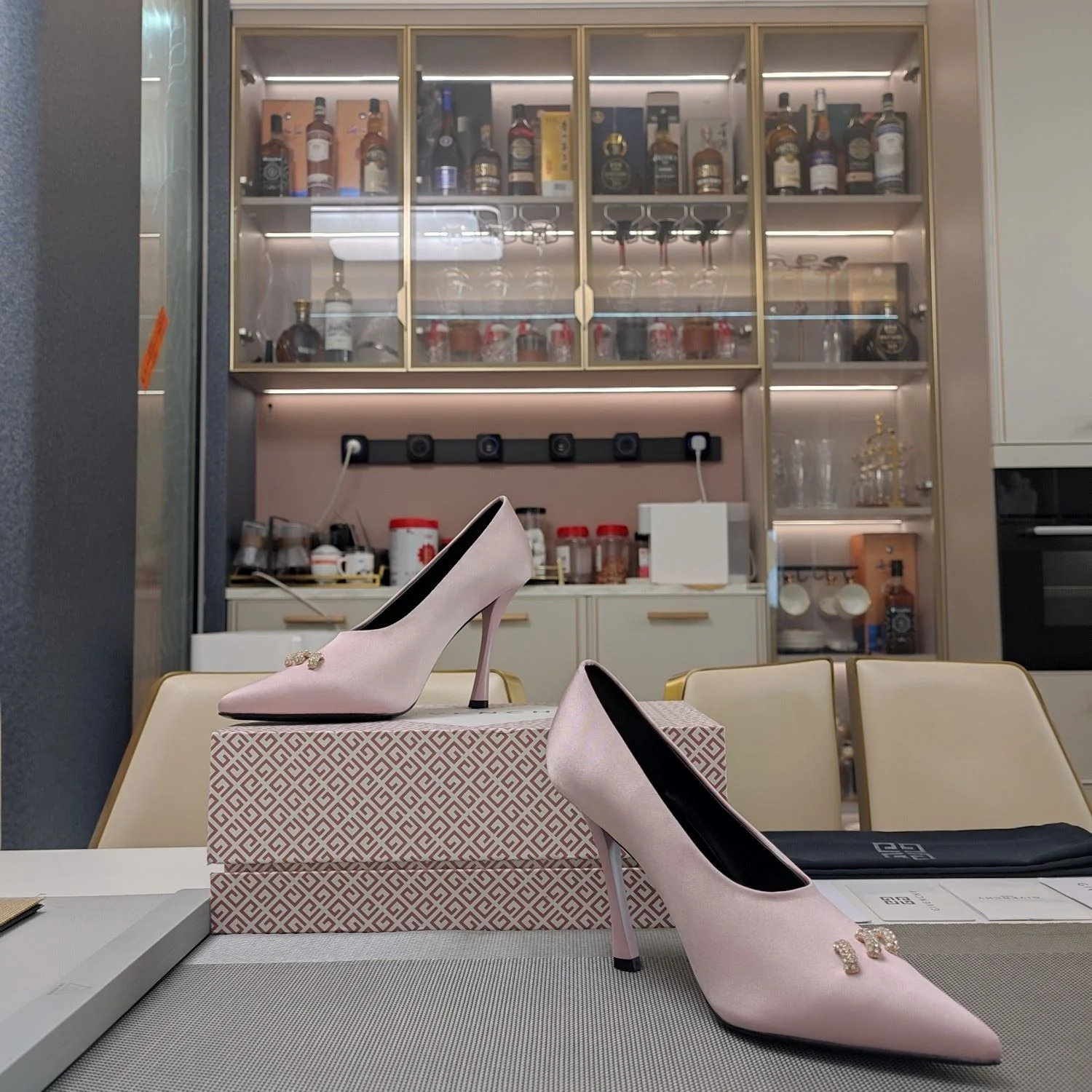 Accurate model Givenchy Shoes