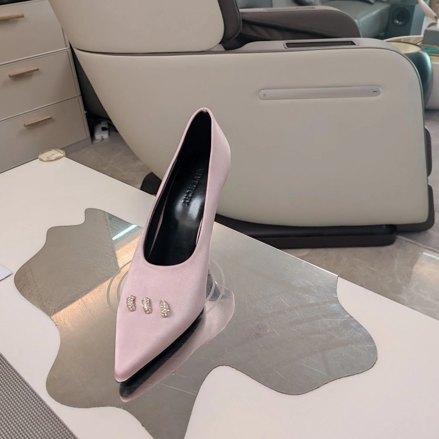 Accurate model Givenchy Shoes