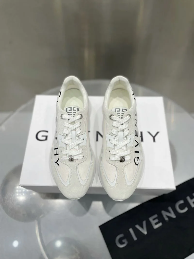 Accurate model Givenchy Shoes