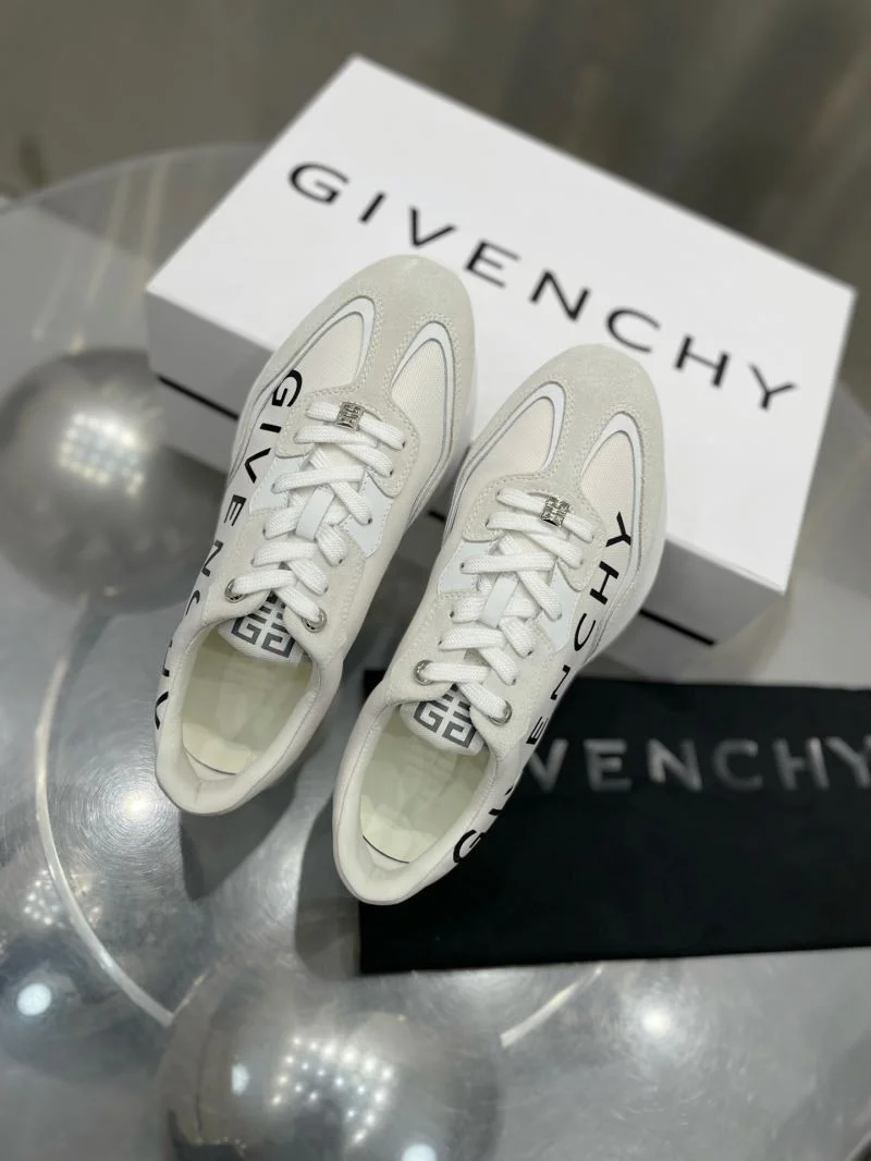 Accurate model Givenchy Shoes