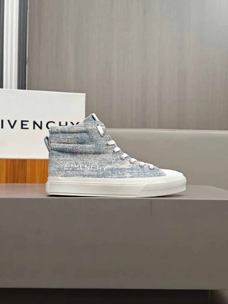 Accurate model Givenchy Shoes
