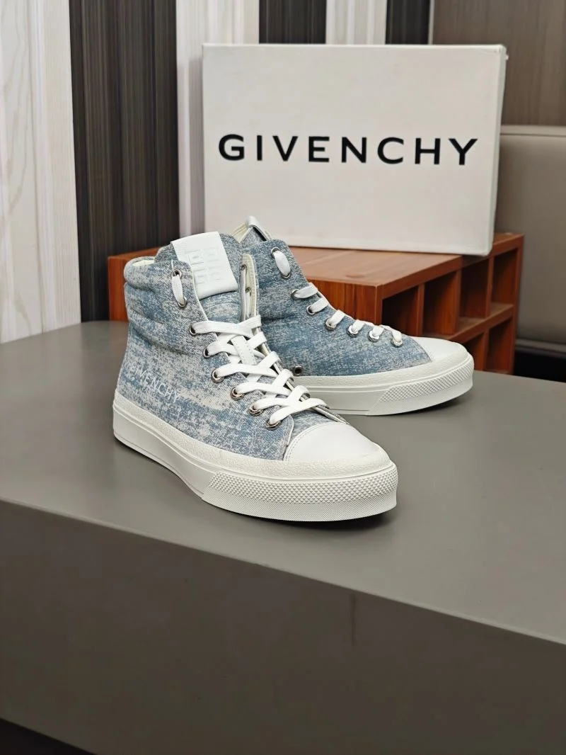 Accurate model Givenchy Shoes