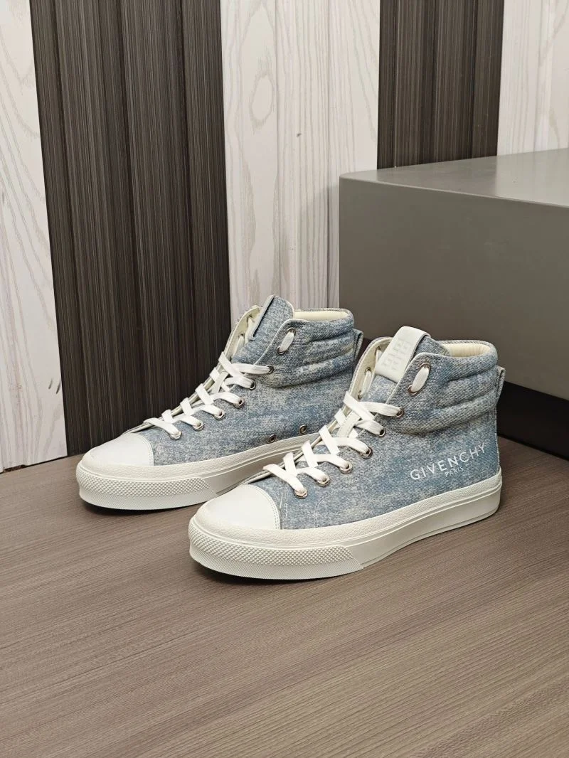 Accurate model Givenchy Shoes