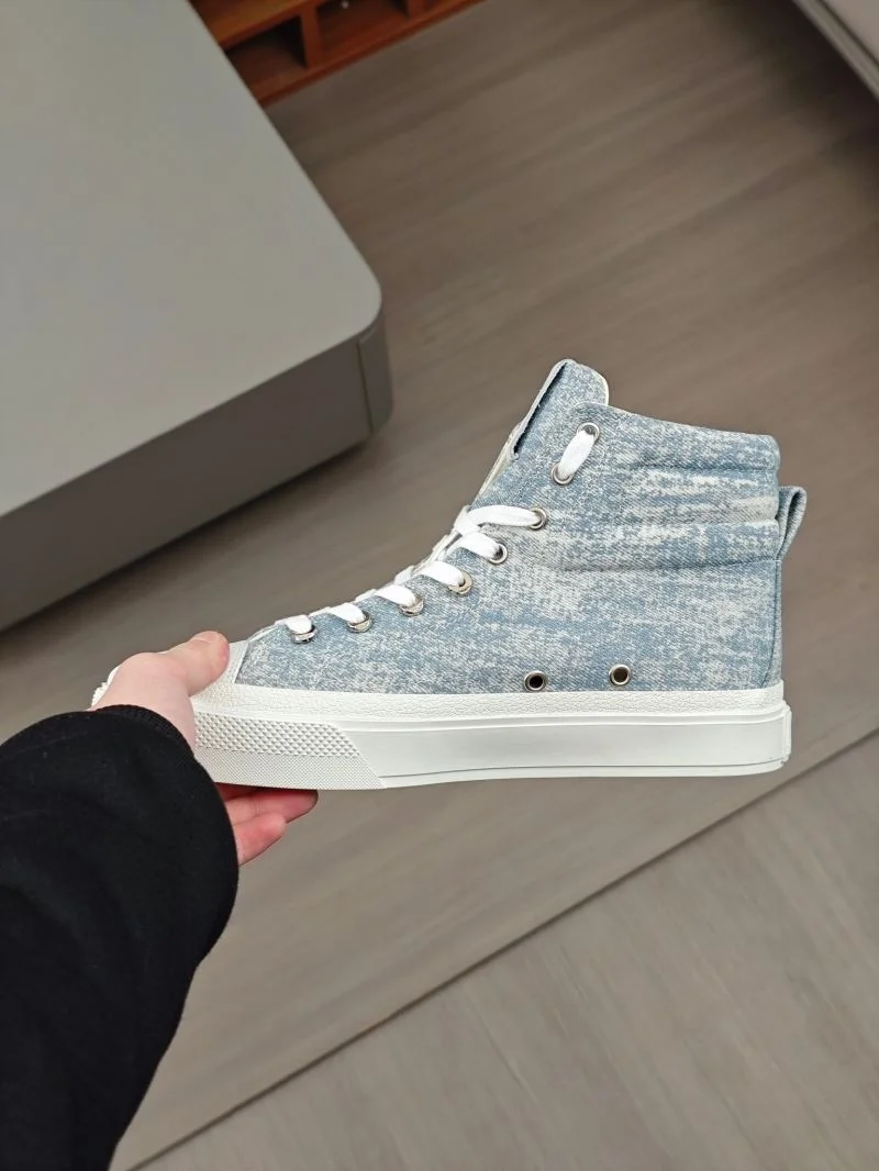 Accurate model Givenchy Shoes