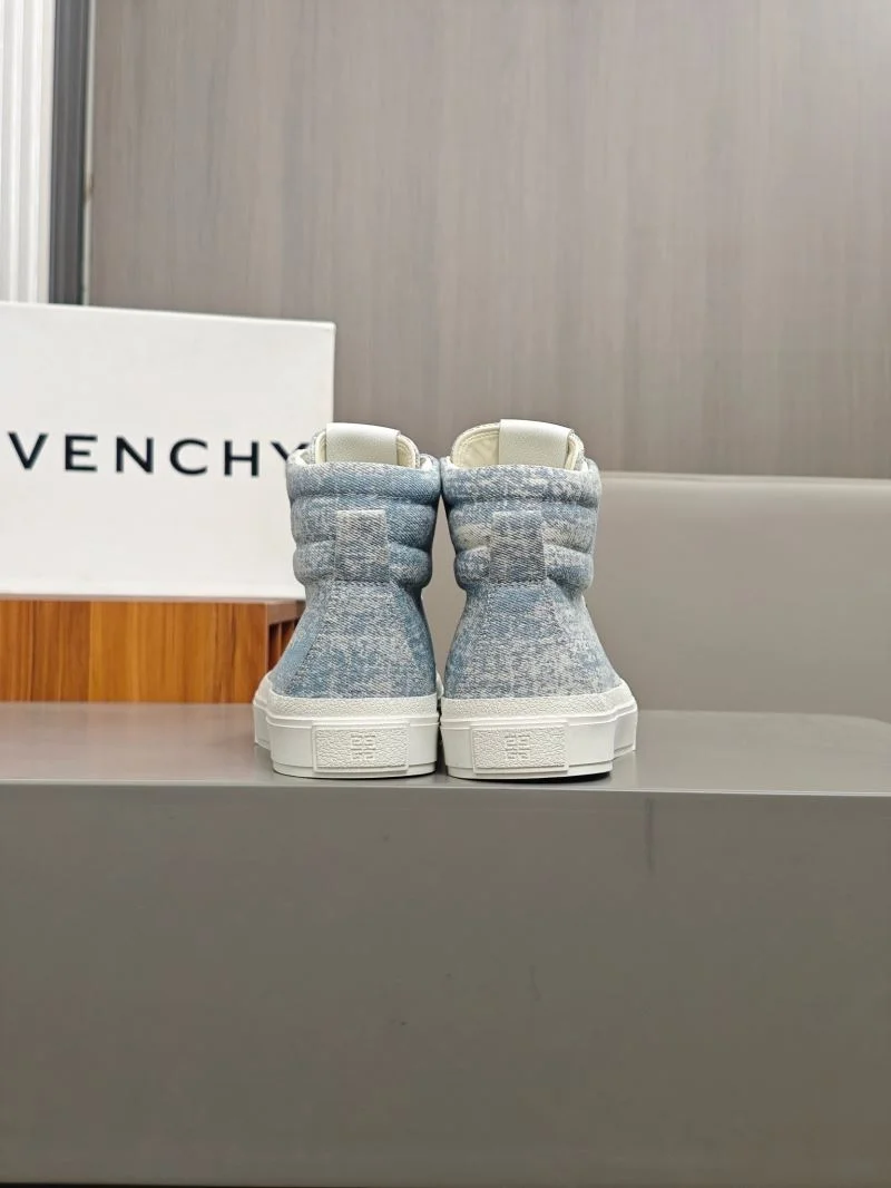 Accurate model Givenchy Shoes
